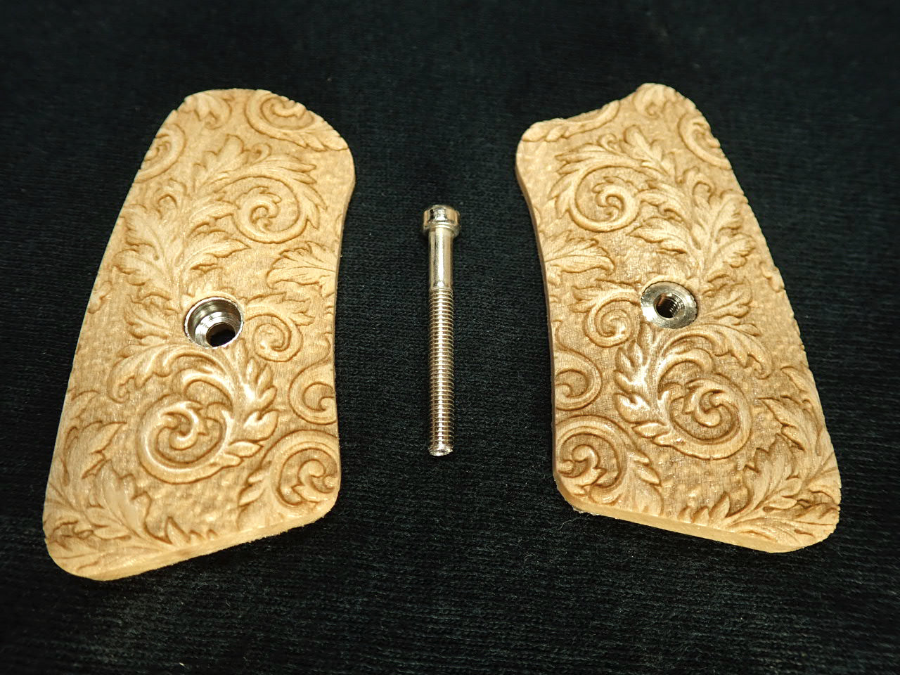 Maple Floral Scroll Ruger Sp101 Grip Inserts – LS Grips